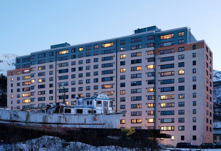 IN ALASKA È STATA COSTRUITA UNA CITTÀ DENTRO UN INTERO PALAZZO | ReOpty ...